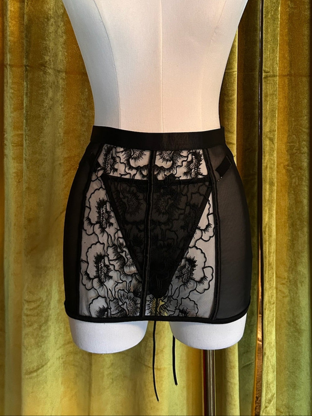 KILO BRAVA BLACK EMBROIDERY - SKIRT & G-STRING – Luv Livia
